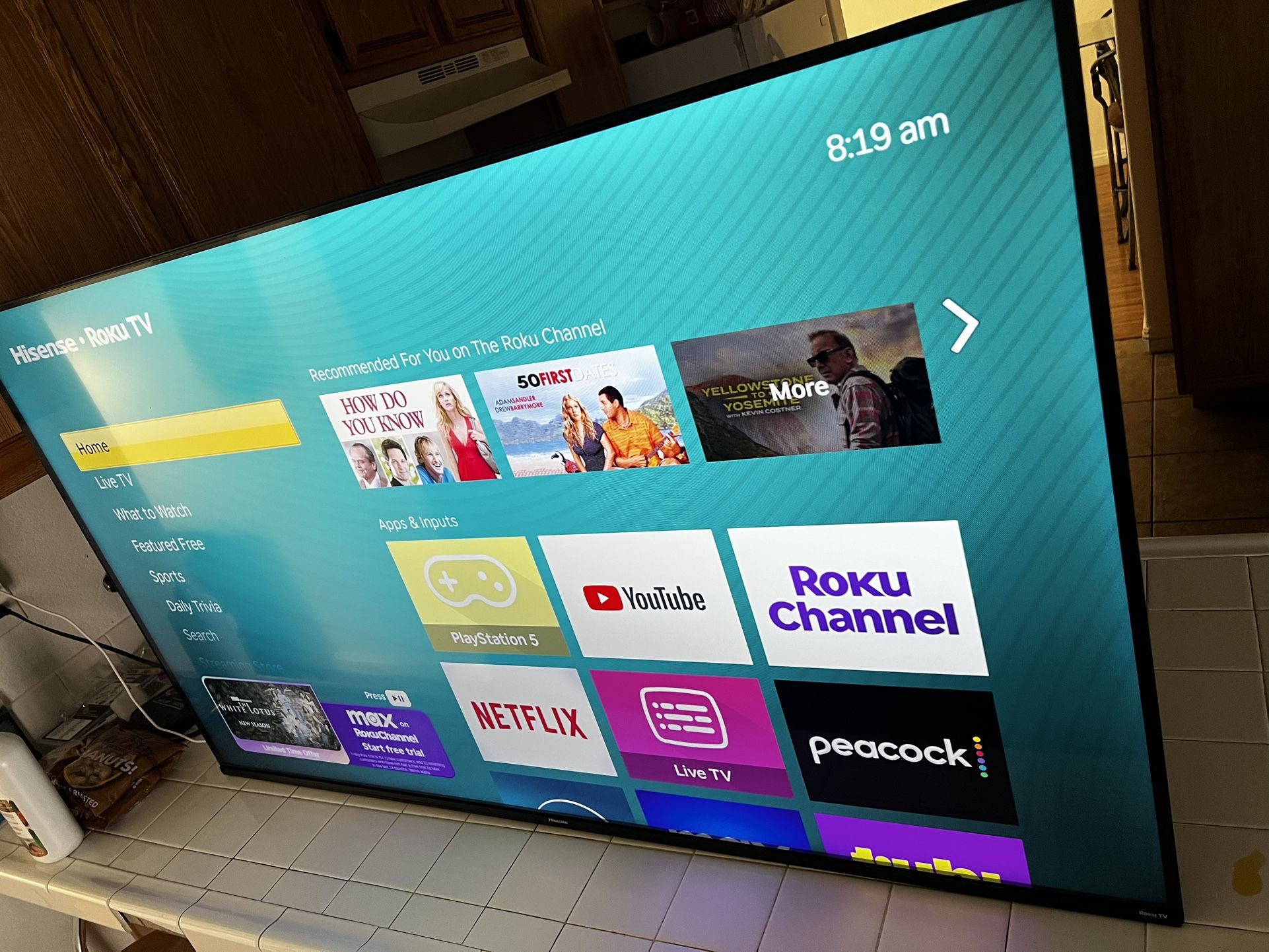 65 Inch Roku Hisense Tv for Sale in Hesperia, CA - OfferUp