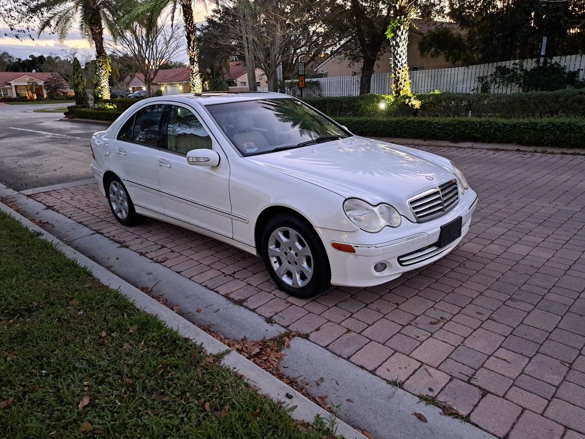 2005 MERCEDES BENZ C240 4MATIC for Sale in Fort Lauderdale, FL - OfferUp