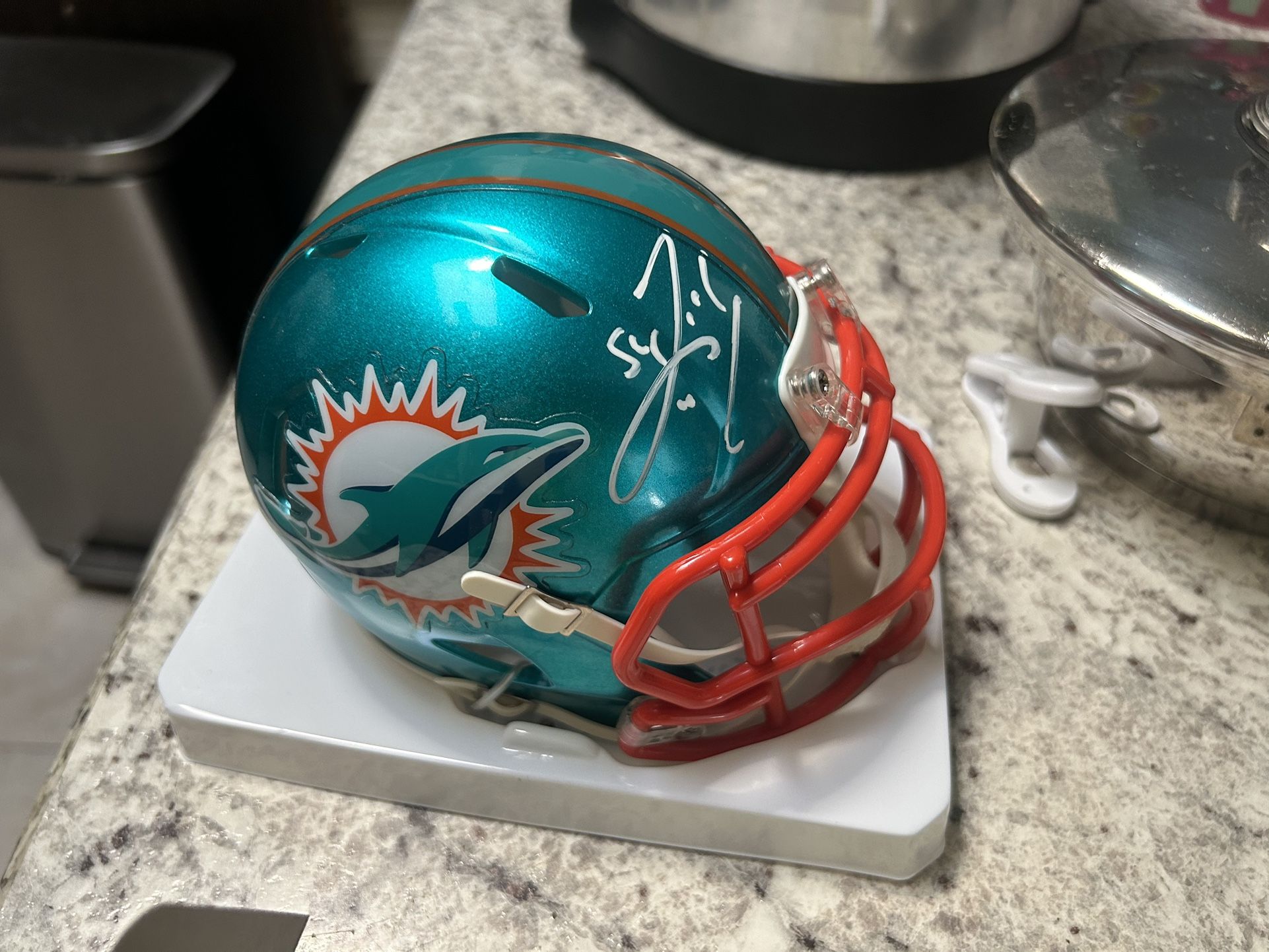 Miami Dolphins Signed Zach Thomas for Sale in Oakland Park, FL - OfferUp