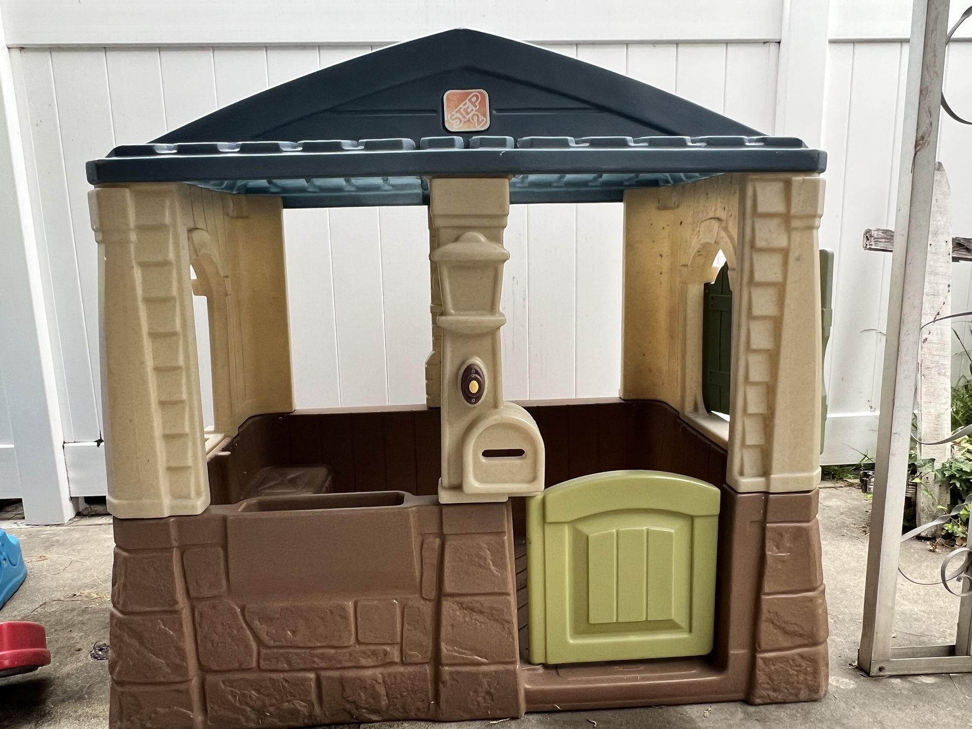 Step 2 Playhouse for Sale in Tustin, CA - OfferUp
