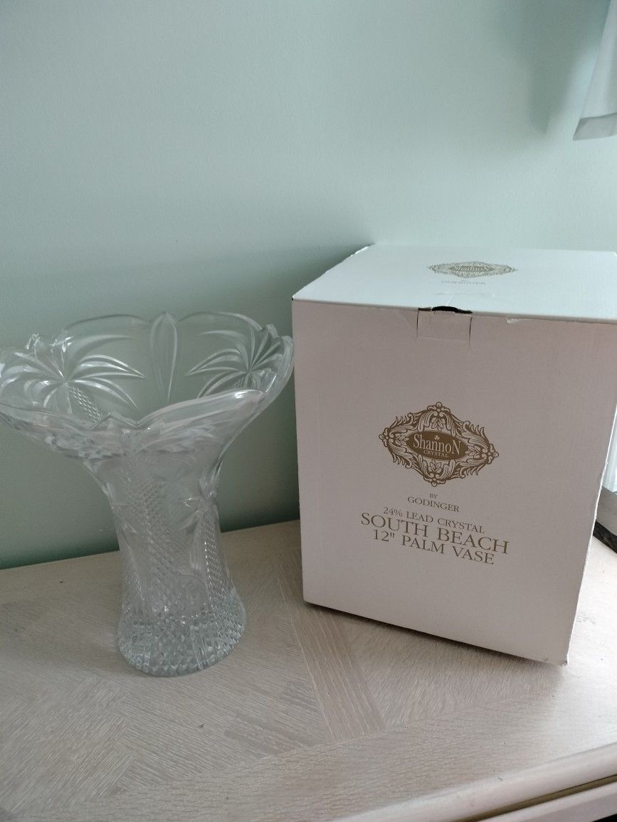 Lead Crystal 12" Palm Vase for Sale in Zephyrhills, FL - OfferUp