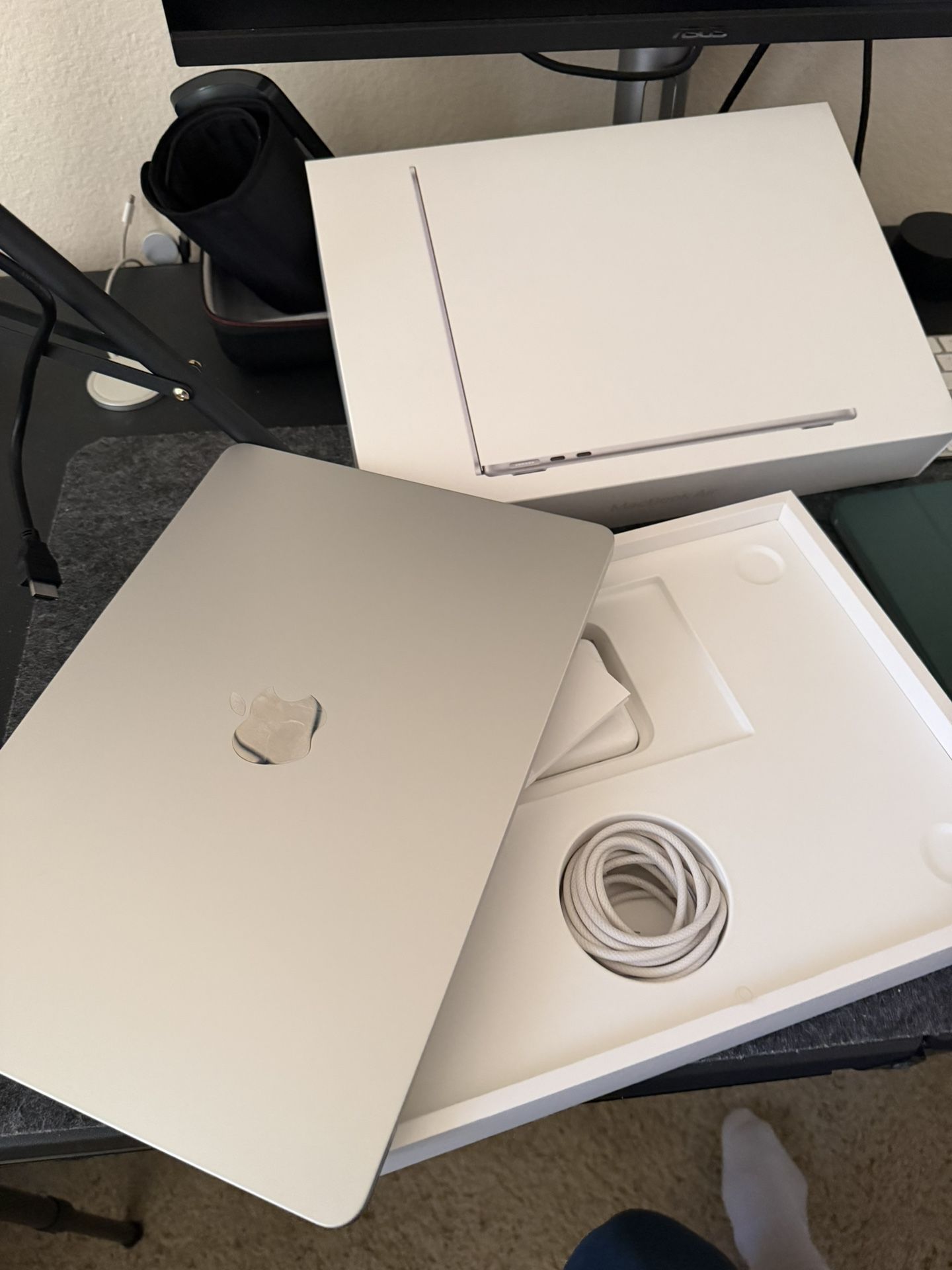 MacBook Air M2 – 16GB RAM / 512GB SSD – Silver – Like New, Full ...