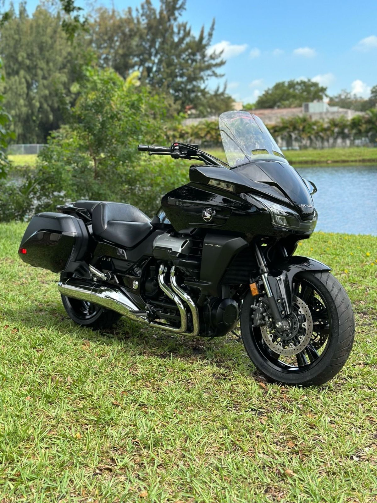 2014 HONDA CTX 1300 DELUXE for Sale in Sunny Isles Beach, Florida - OfferUp