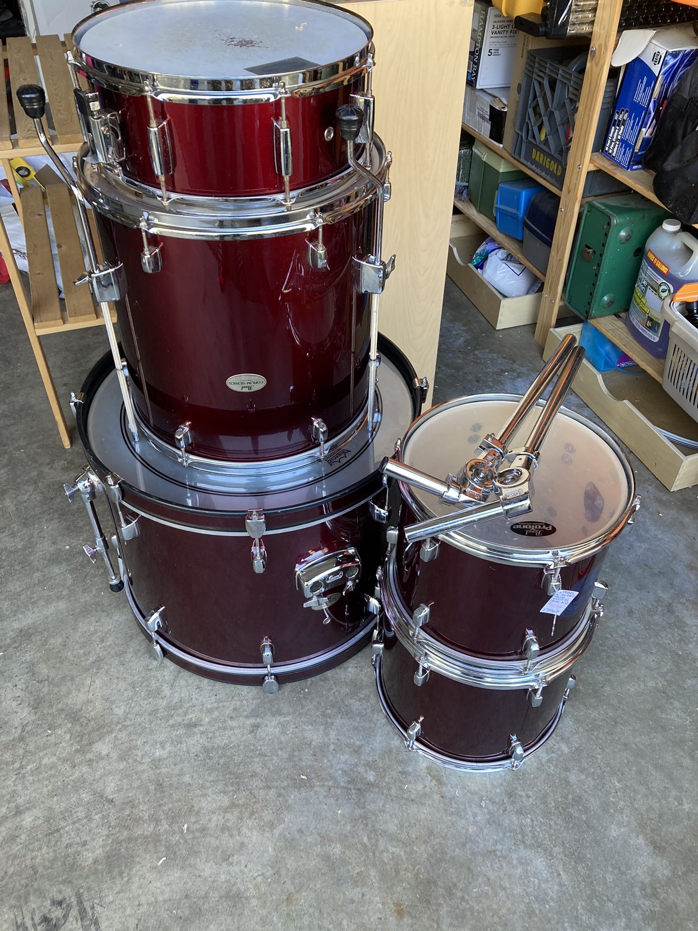 Pearl forum series 5 Piece Drum Kit, Wine Red for Sale in Lynnwood, WA ...