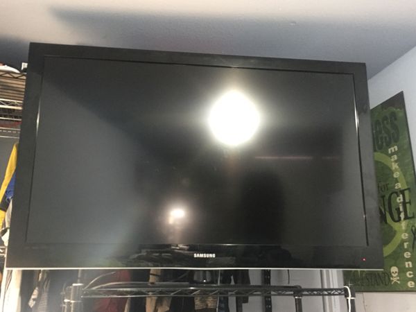 Samsung 52 inch HDTV, not a smart tv, with remote for Sale in Fontana ...