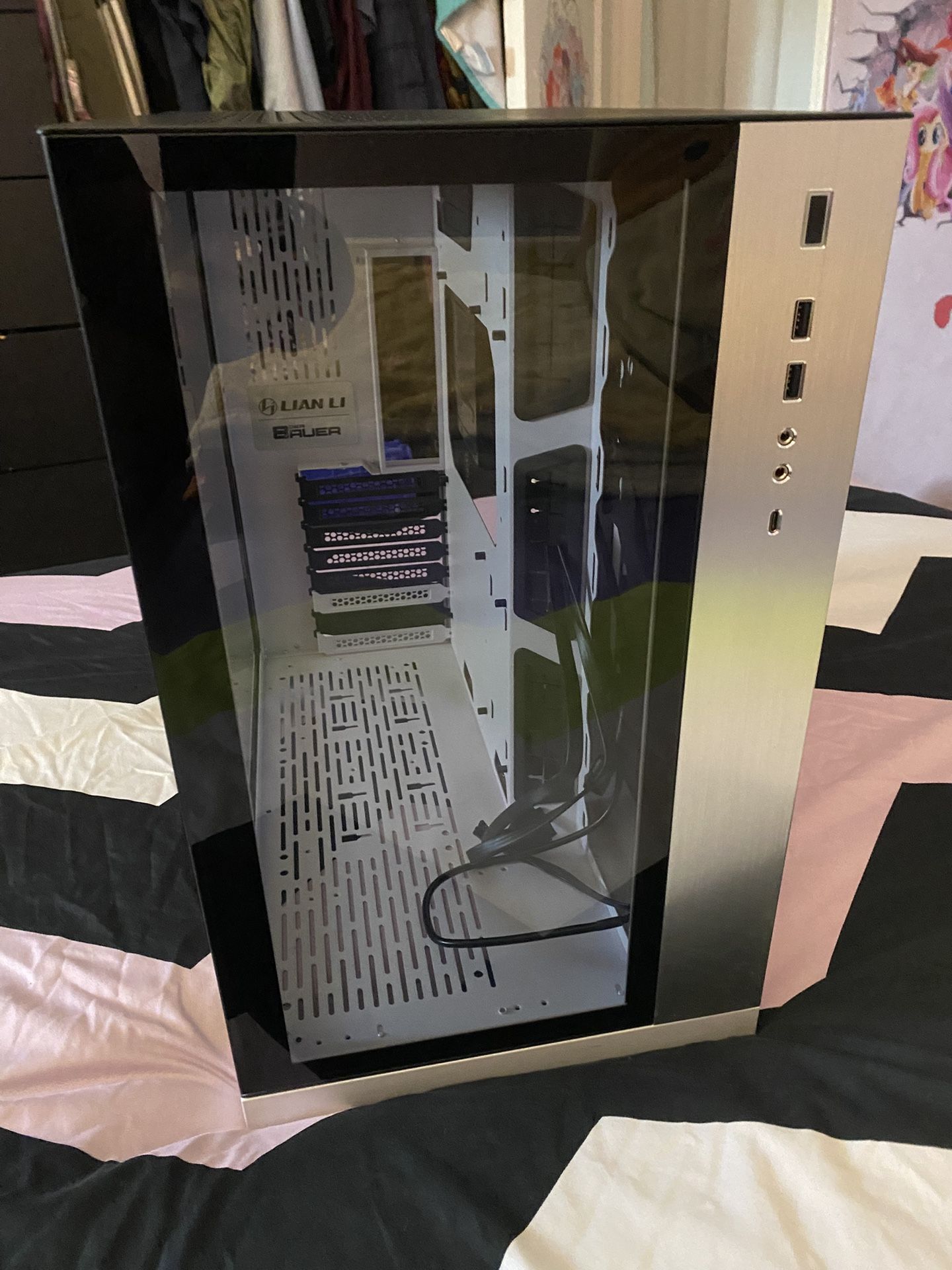 Lian Li 011 Dynamic XL Silver Pc Case for Sale in Los Angeles, CA - OfferUp