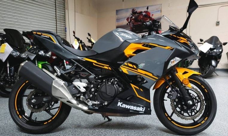 2018 Kawasaki Ninja 400 ABS - GREY for Sale in El Cajon, CA - OfferUp