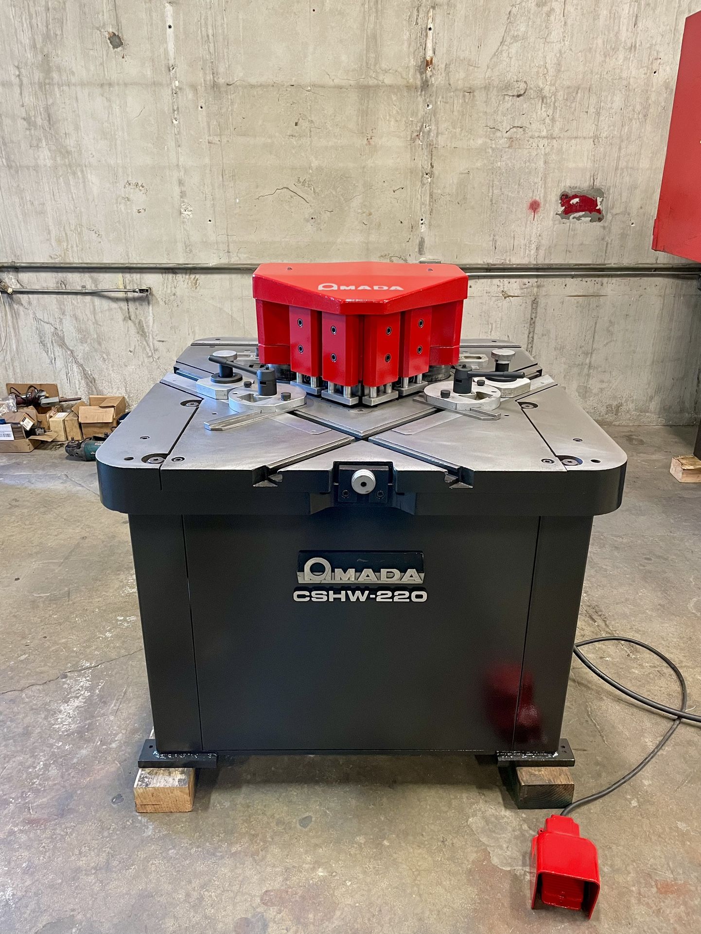 Amada CSHW-220 Hydraulic Corner Notcher 1/4” Mild Steel Capacity for ...
