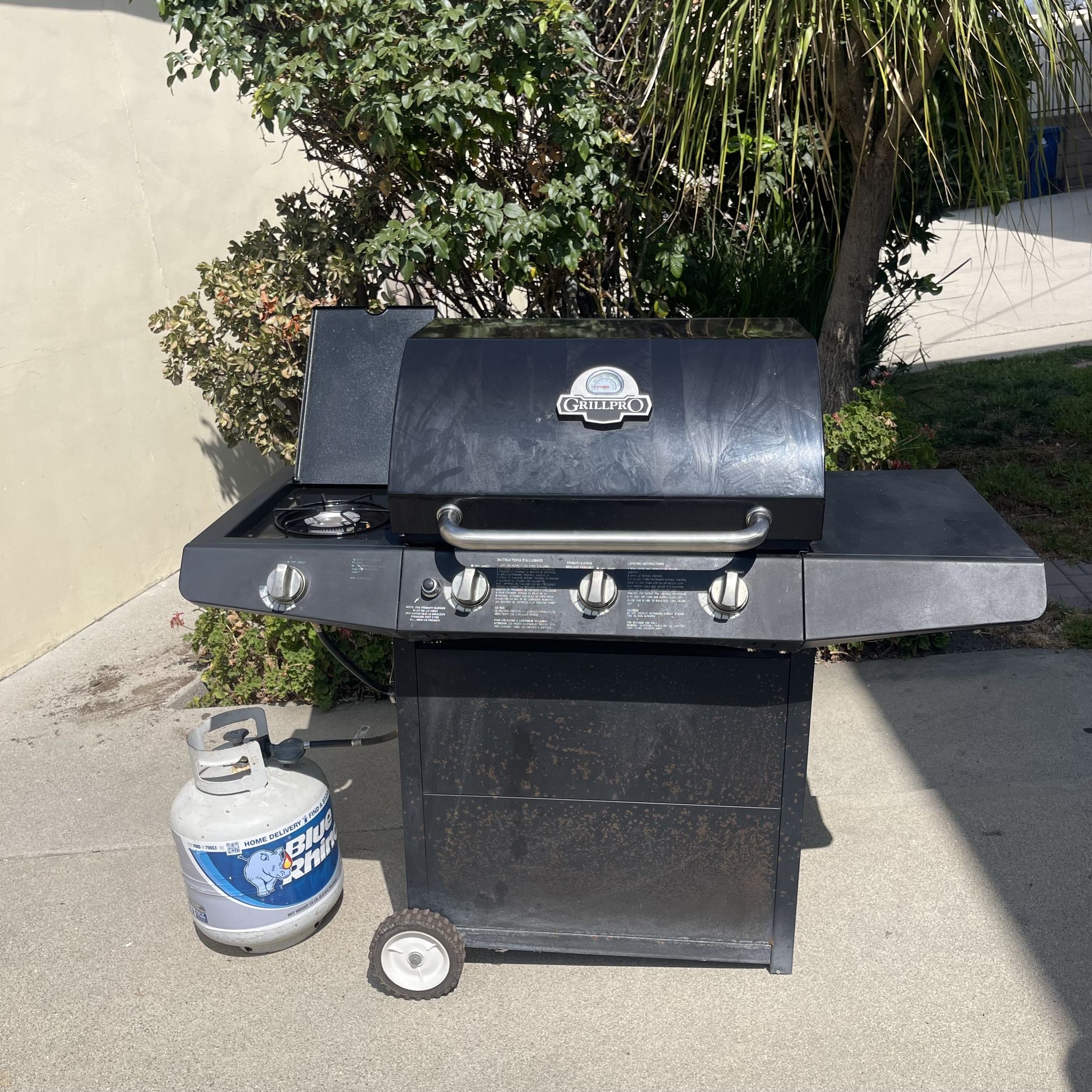 GrillPro 3-Burner Gas Grill Black for Sale in Los Angeles, CA - OfferUp