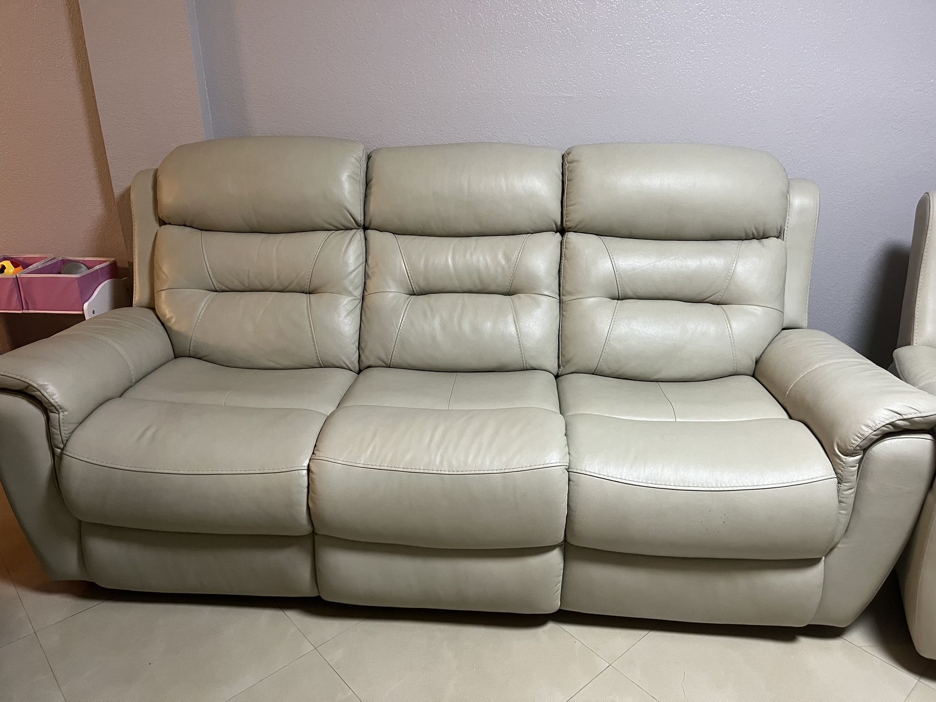 Juego De Sala for Sale in Miami Beach, FL - OfferUp