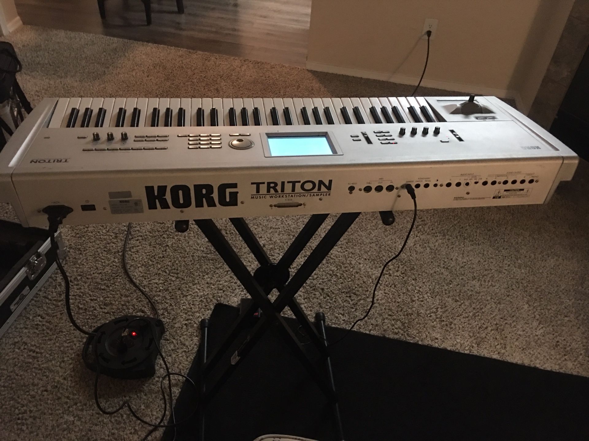 Keyboard Korg triton classic 61 key for Sale in Phoenix, AZ - OfferUp