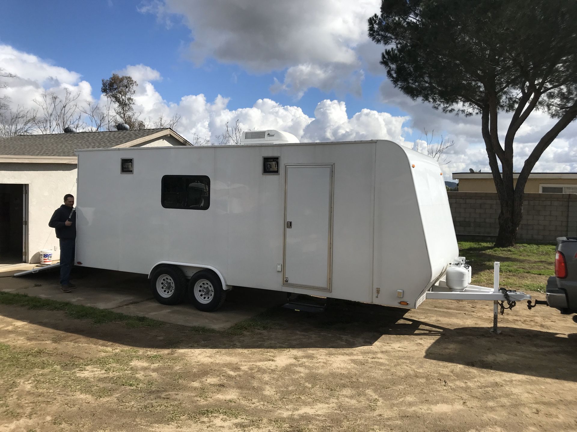 2016 enclosed trailer living quarters universal for Sale in Jurupa ...