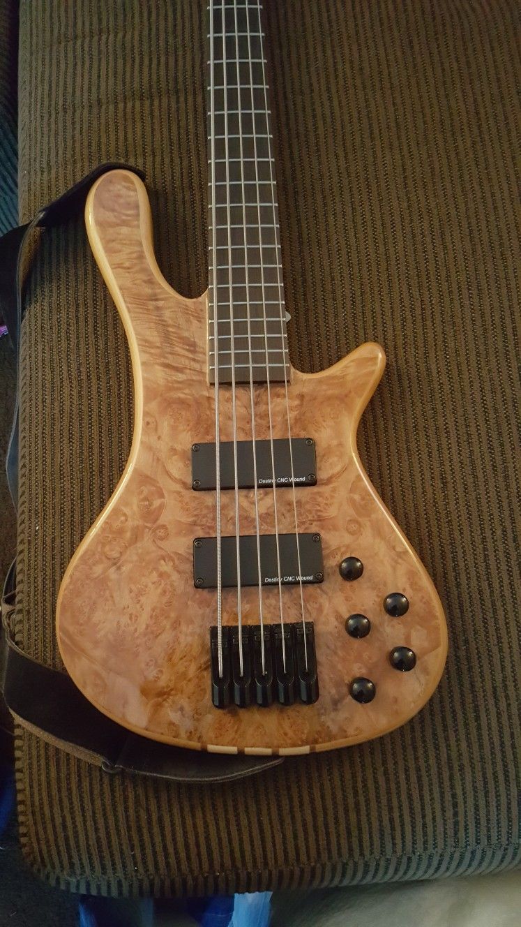 5 String Bass Guitar for Sale in Montclair, CA - OfferUp