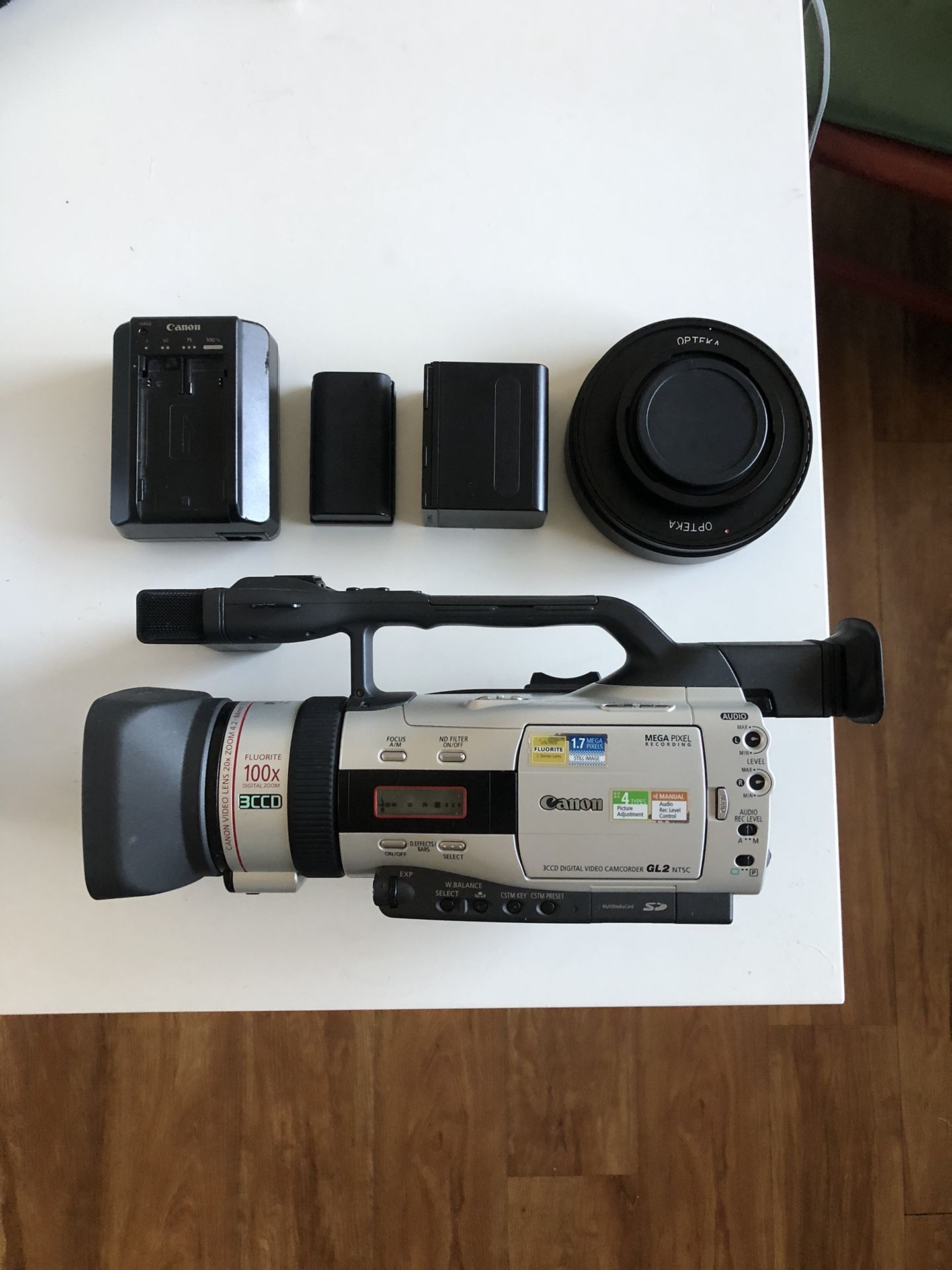 LIKE NEW CANON GL2 CAMCORDER WITH OPTEKA .3X ULTRA FISHEYE for Sale in ...