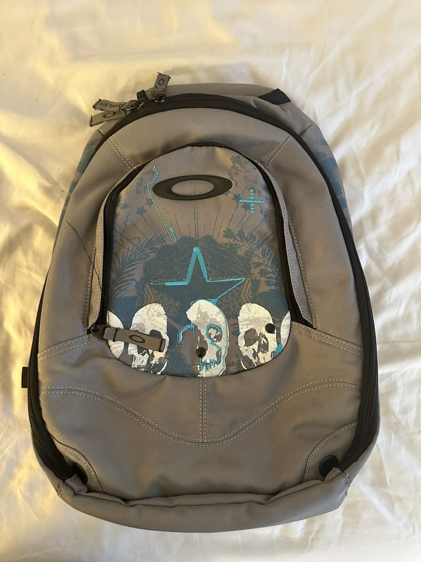 Oakley Backpack for Sale in Corona, CA - OfferUp