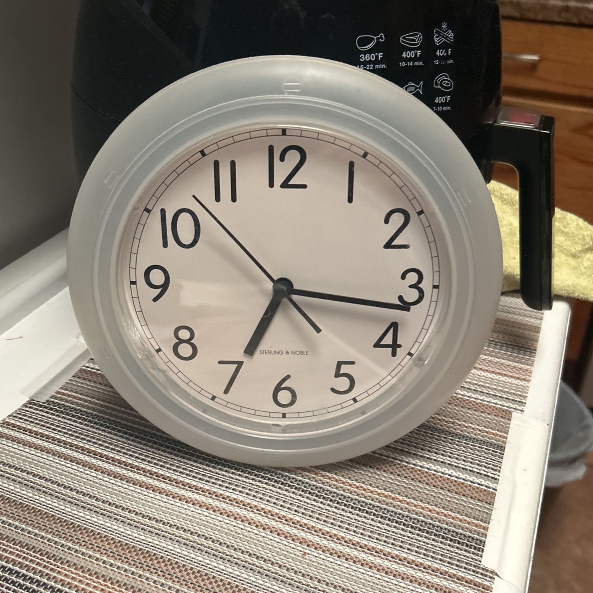 10” Battery Clock Works Good , $5.00 for Sale in El Paso, TX - OfferUp