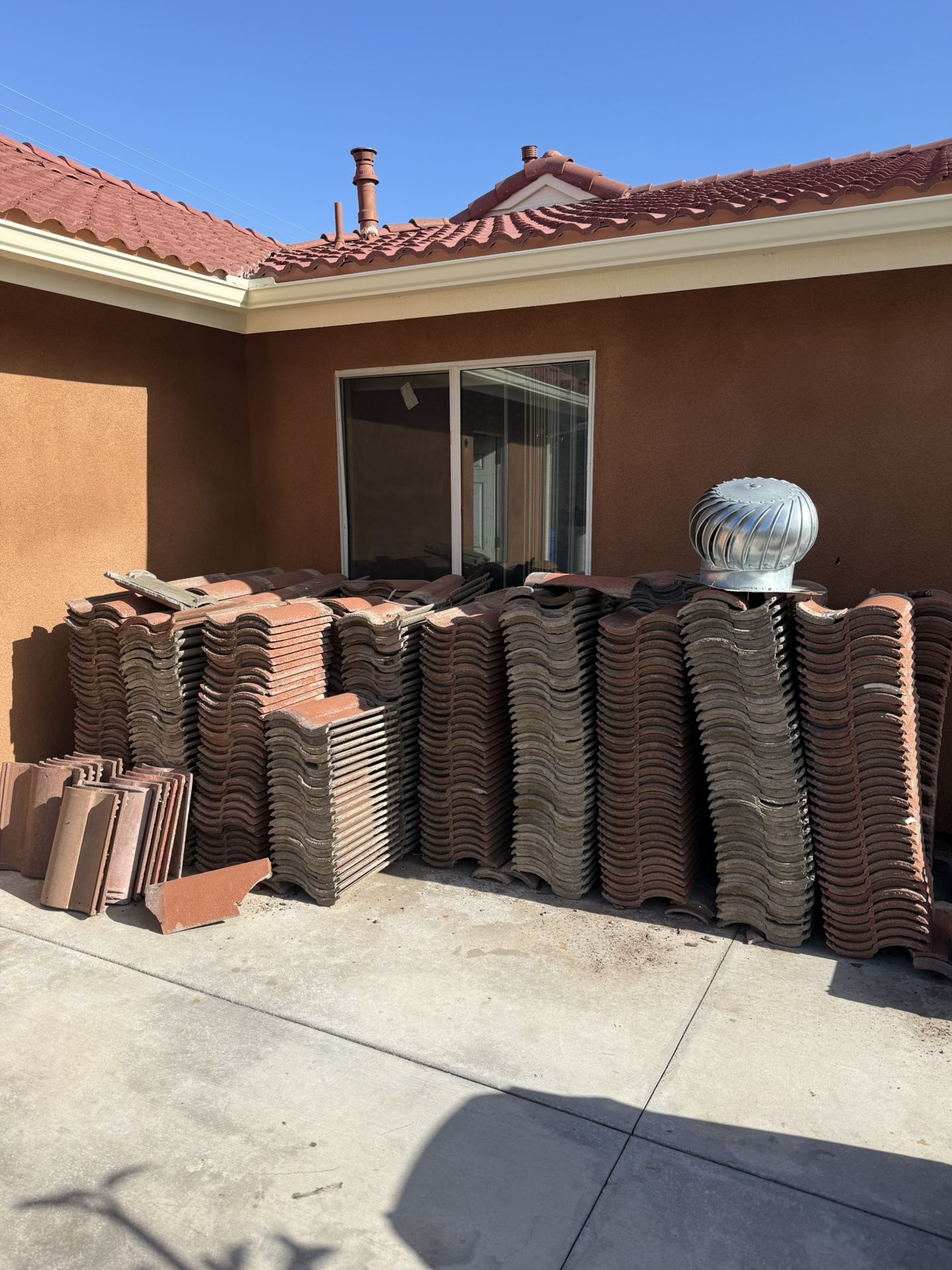 Lift Tile Lifetime Roofing Tiles S Tile Ready For Pick Up for Sale in ...