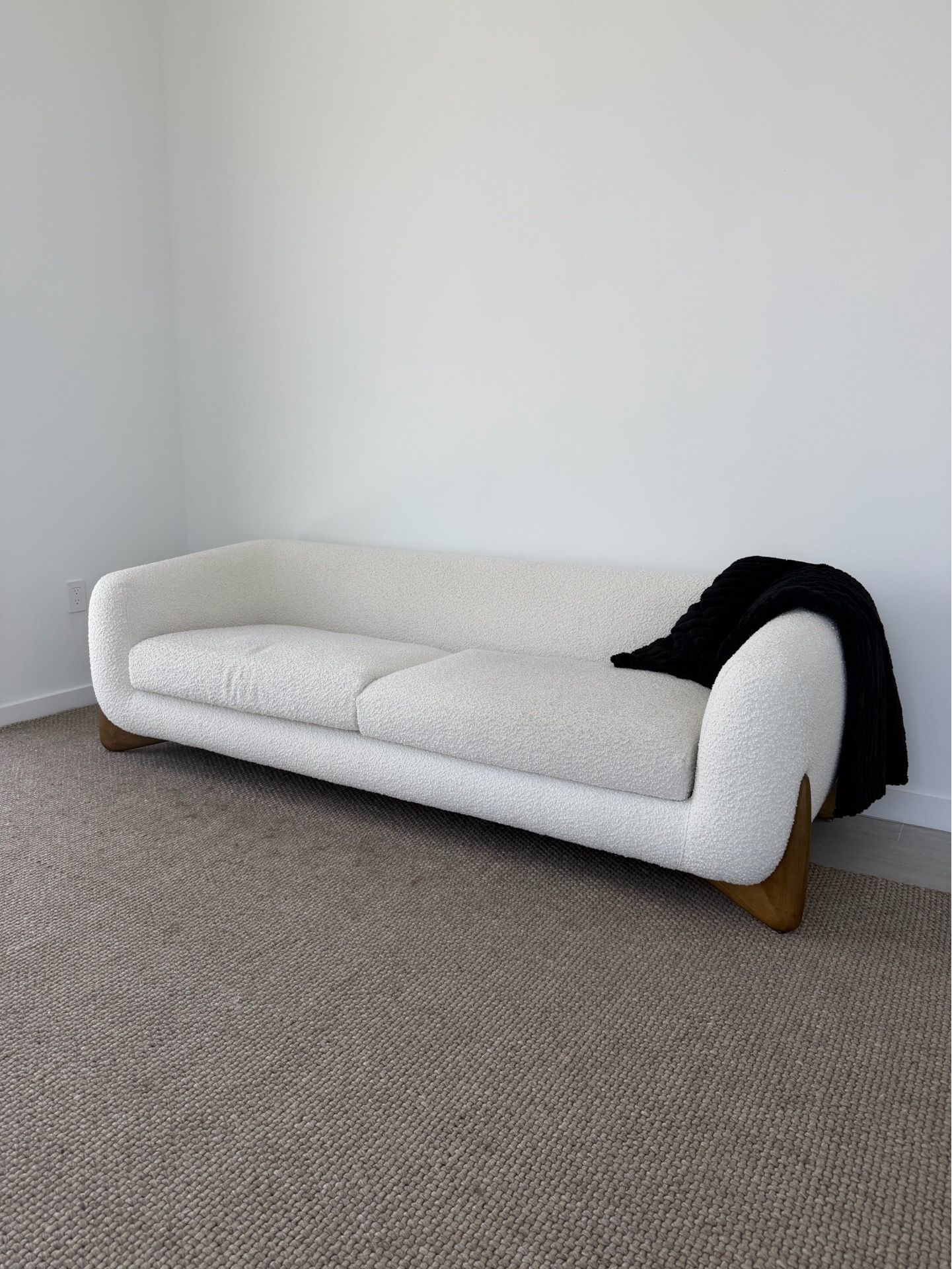 Wade Logan Amala Upholstered 90.5" Sofa for Sale in Miami, FL - OfferUp