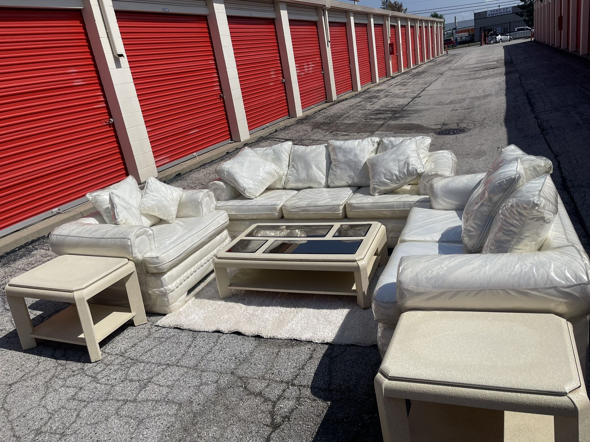 Living Room Couch And Table Set. for Sale in Chicago, IL - OfferUp