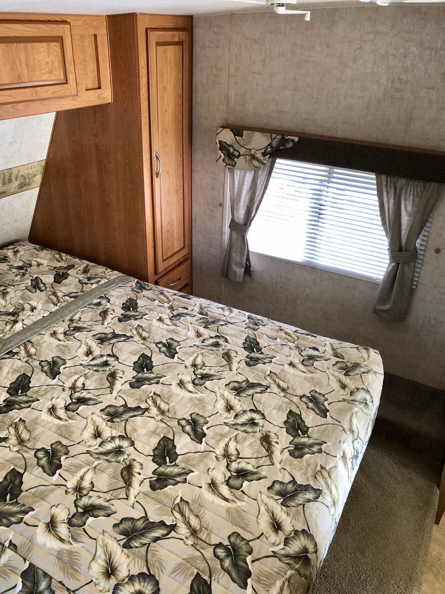 2005 Thor Wanderer Wagon 5th Wheel Toy Hauler for Sale in Mesa, AZ ...