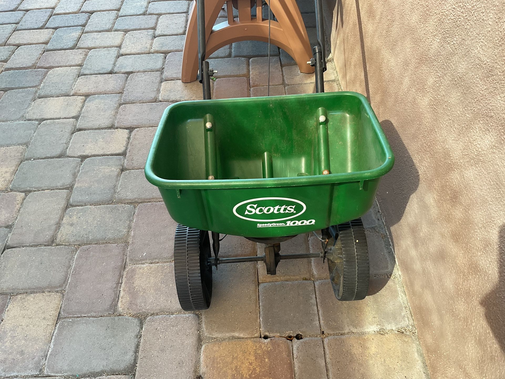 Scott’s Speedy Green Spreader for Sale in Santa Fe Springs, CA - OfferUp