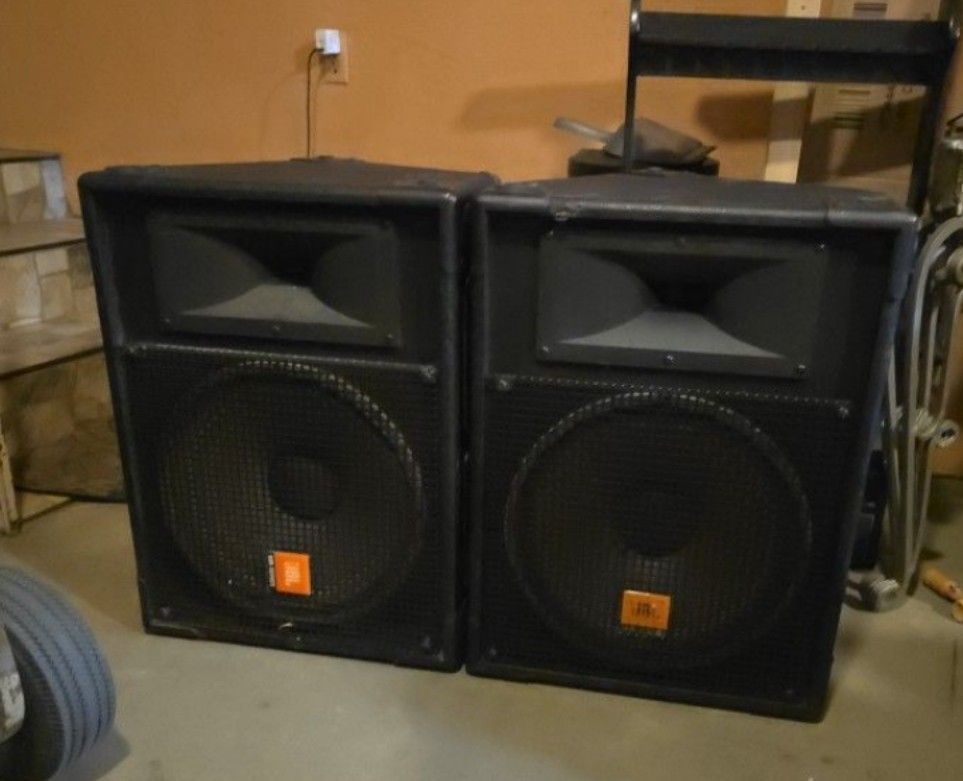 Two Used JBL MR905 Speakers Unpowered for Sale in East Los Angeles, CA ...