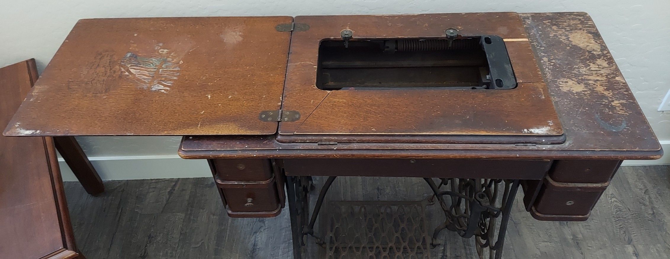 Vintage Antique 1911 Singer Sewing Machine and Cabinet for Sale in ...