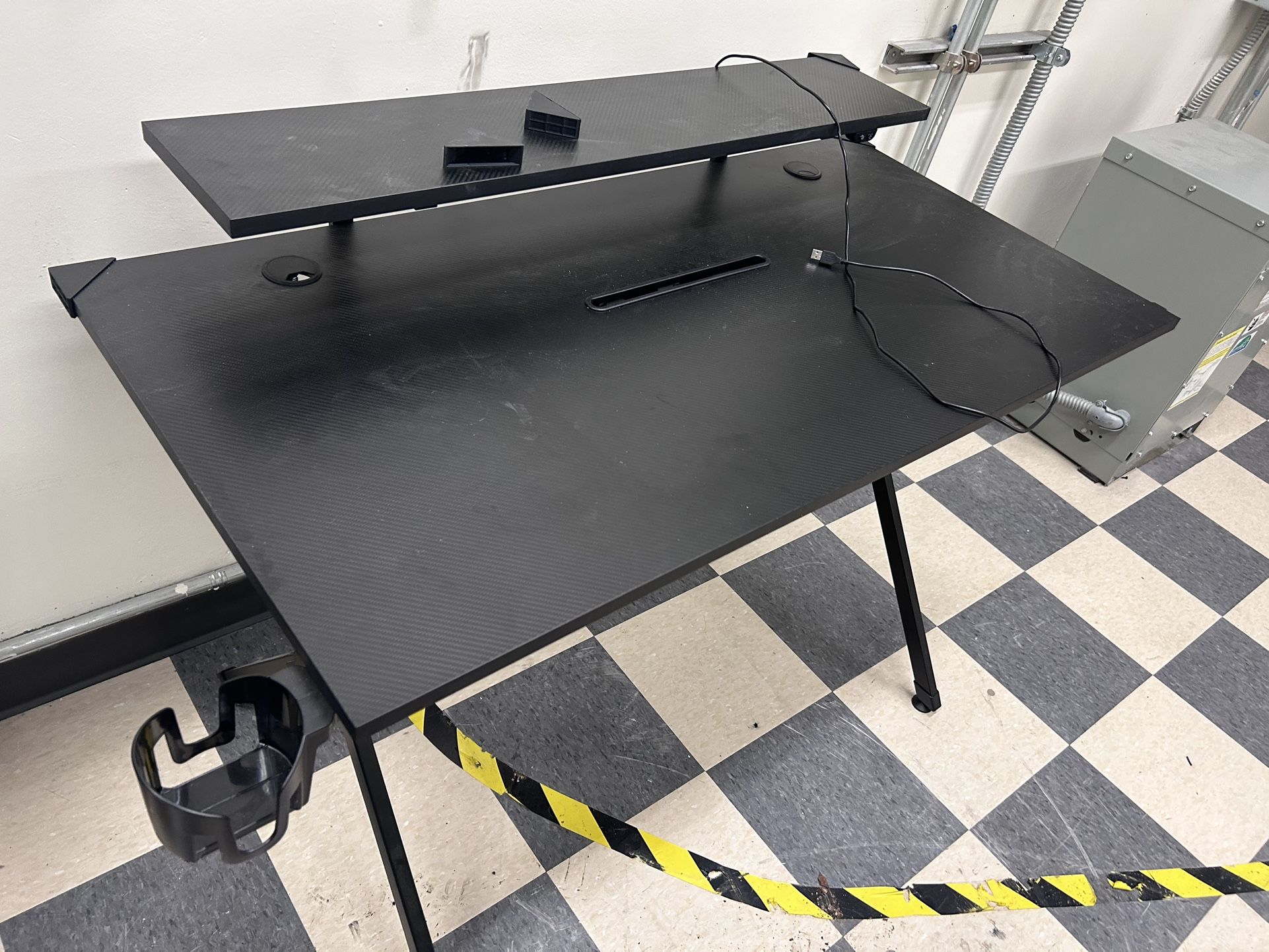 Emerge Gaming Desk for Sale in San Diego, CA - OfferUp