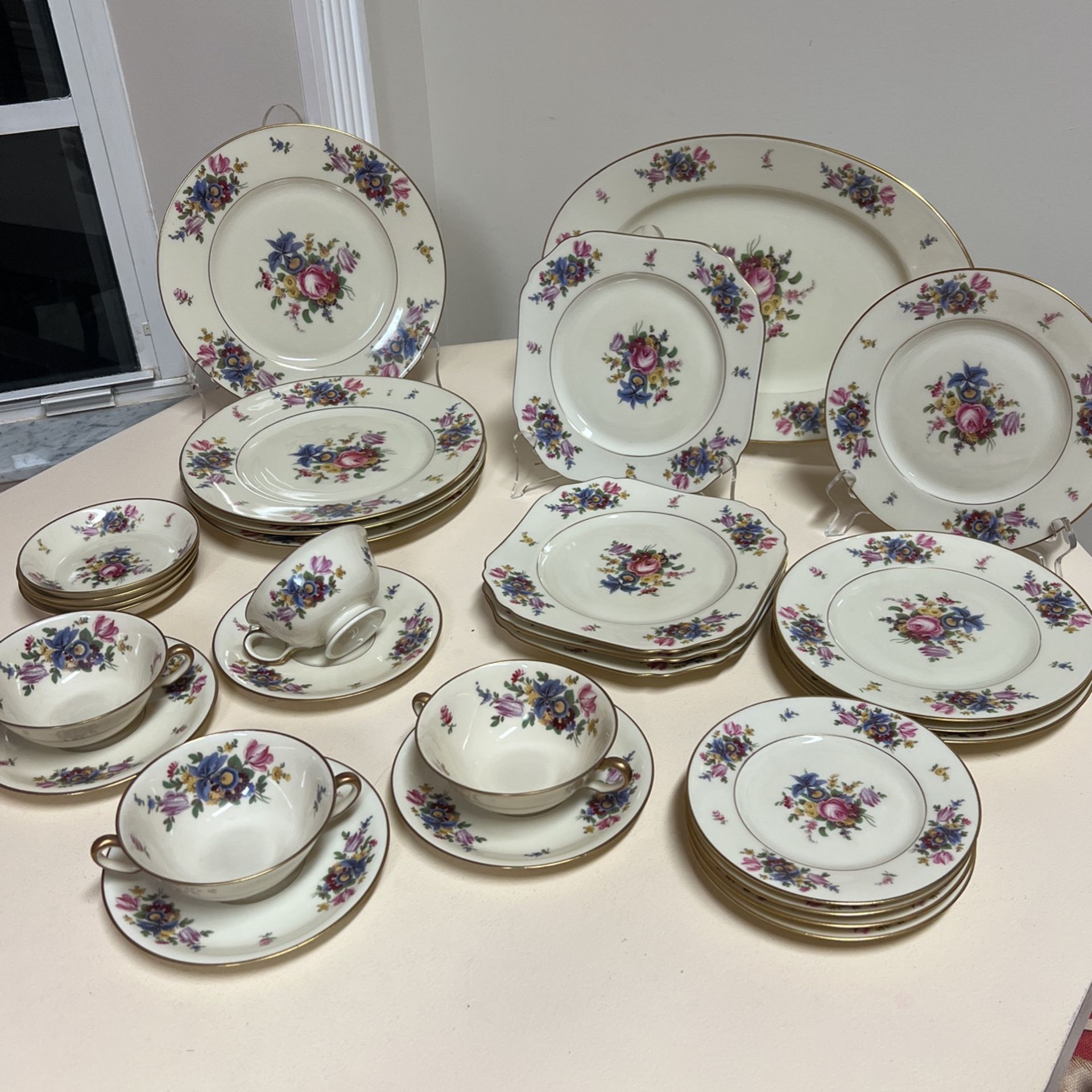Vintage Dinner Set For 4 Person for Sale in Boynton Beach, FL - OfferUp