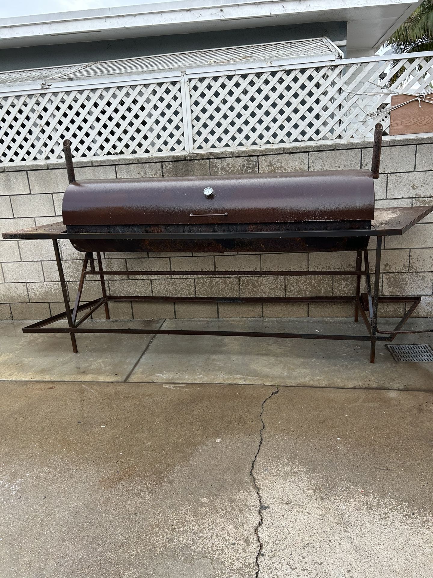 Big barbecue/smoker for Sale in Chula Vista, CA - OfferUp