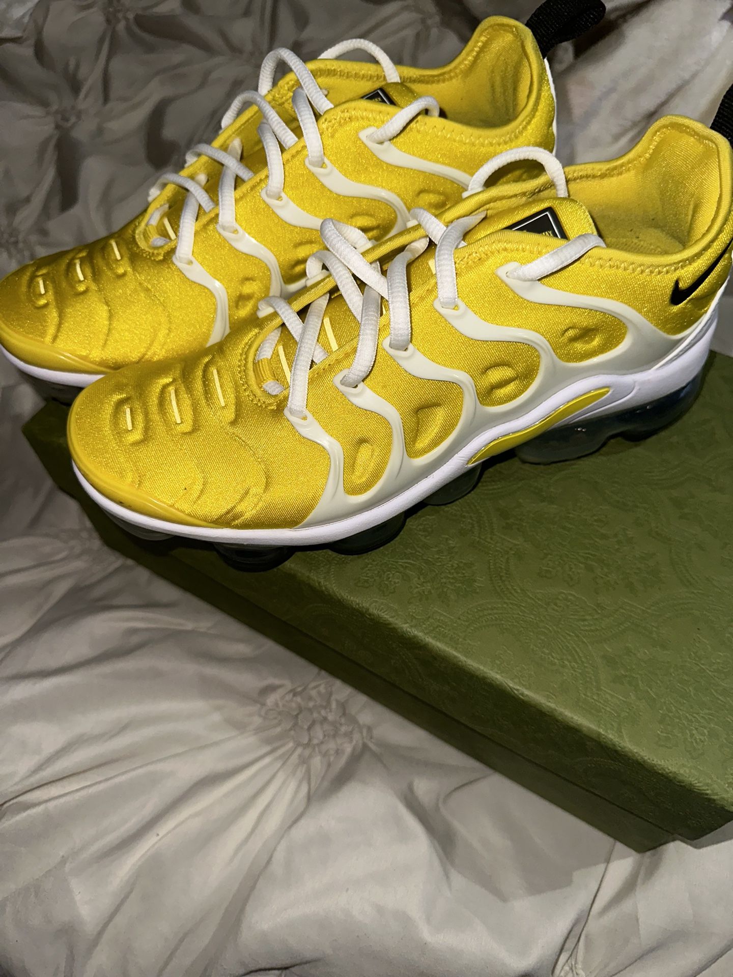 Vapor max for Sale in Riverbank, CA - OfferUp