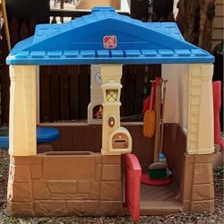 Step 2 Neat And Tidy Cottage Playhouse