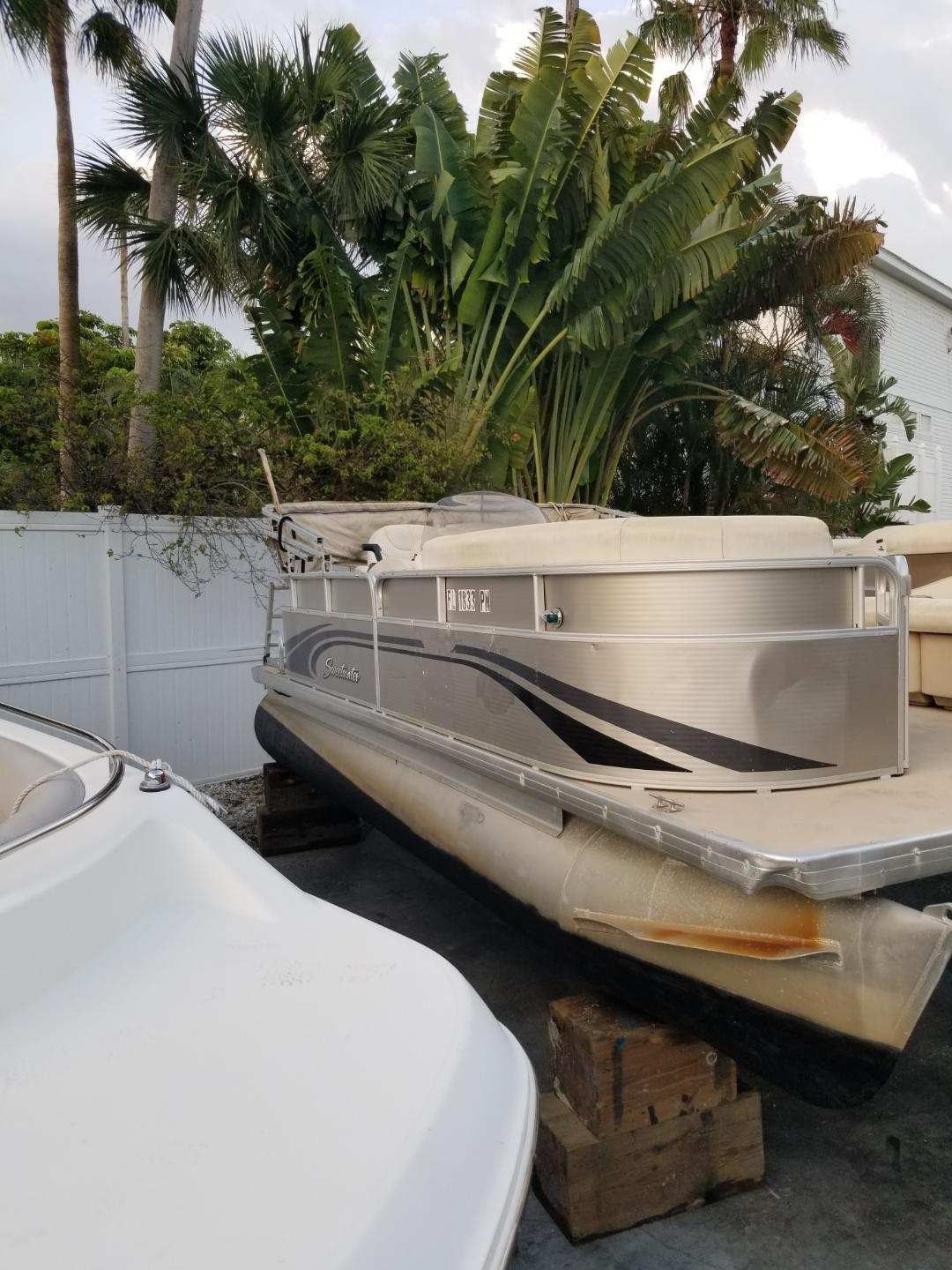 2013 pontoon boat Sweetwater 22 foot $6500 for Sale in FERNANDINA, FL ...