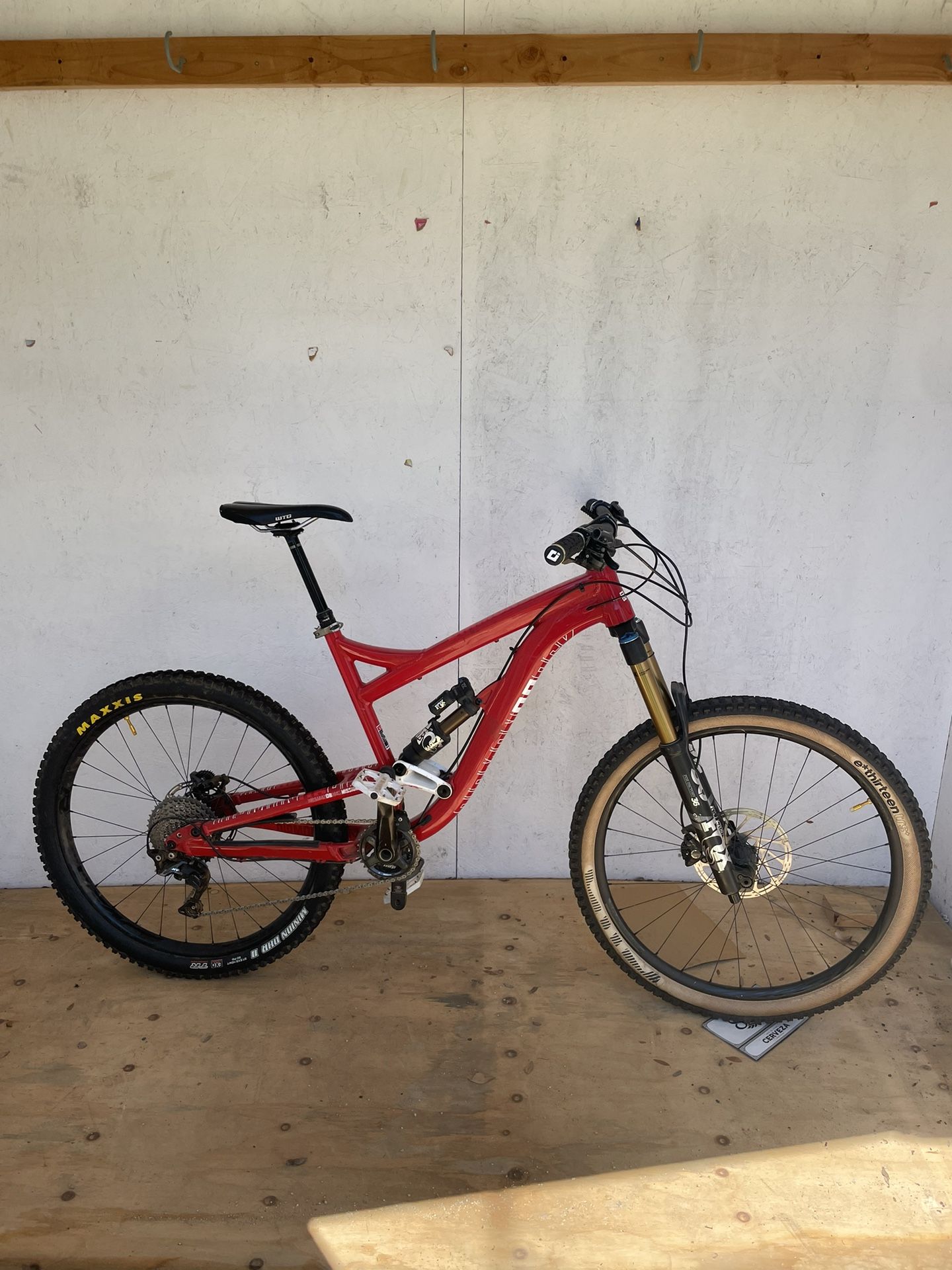 2017 Diamondback Mission Pro Mountain Bike (Large Frame) for Sale in ...