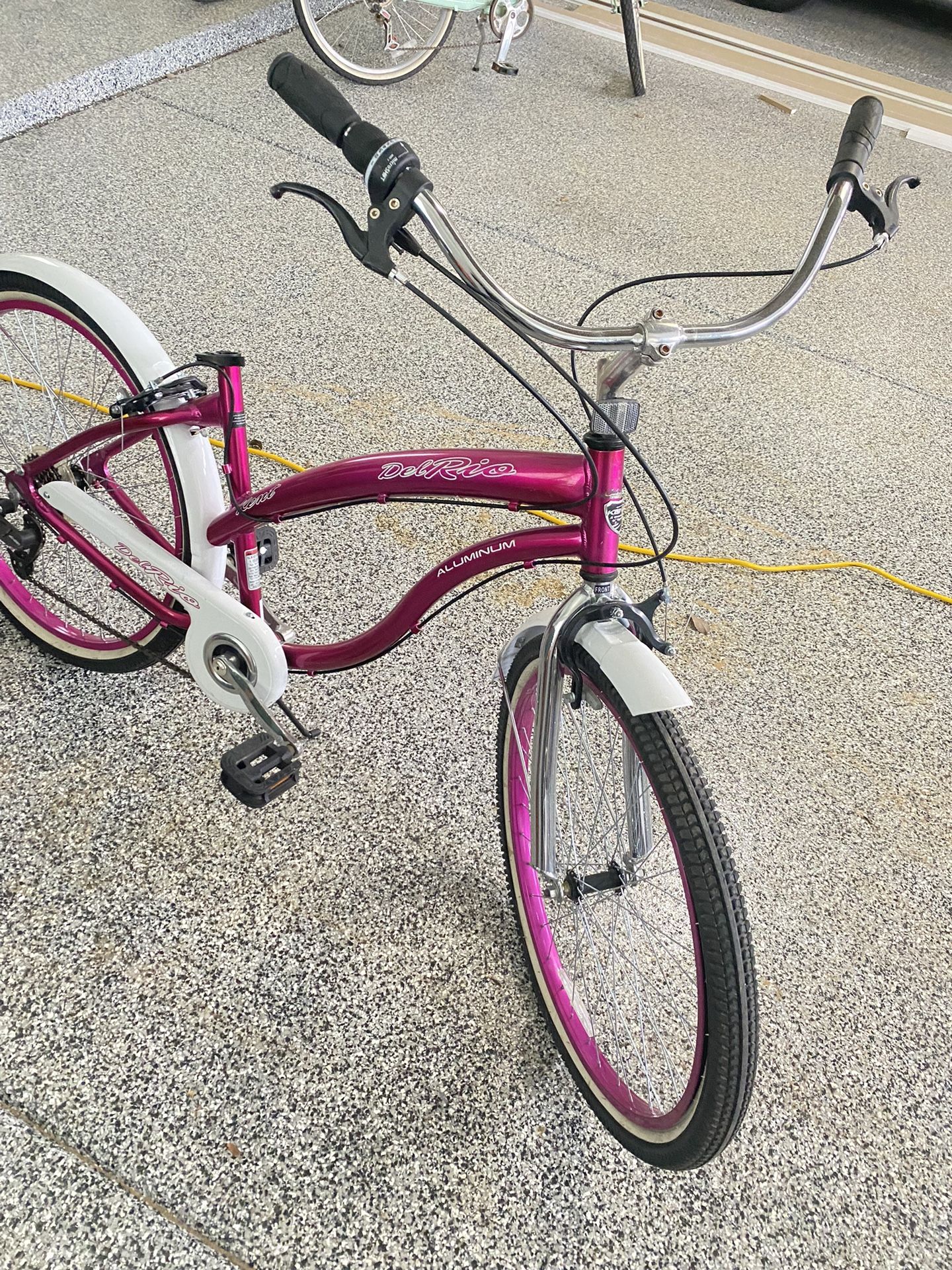 Kent 26" Del Rio Women's Cruiser Bike, Magenta Pink for Sale in Queen ...