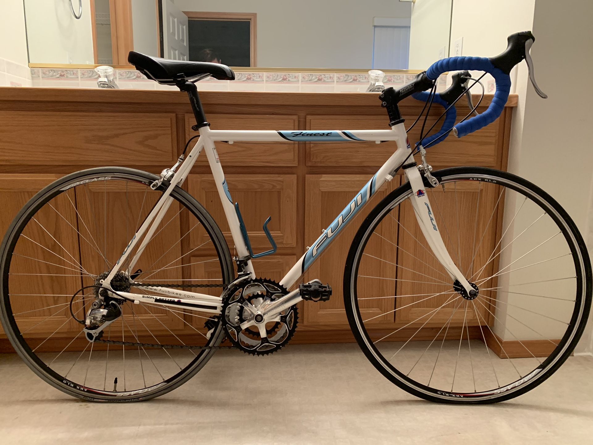 Fuji Finest Road Bike for Sale in Federal Way, WA - OfferUp