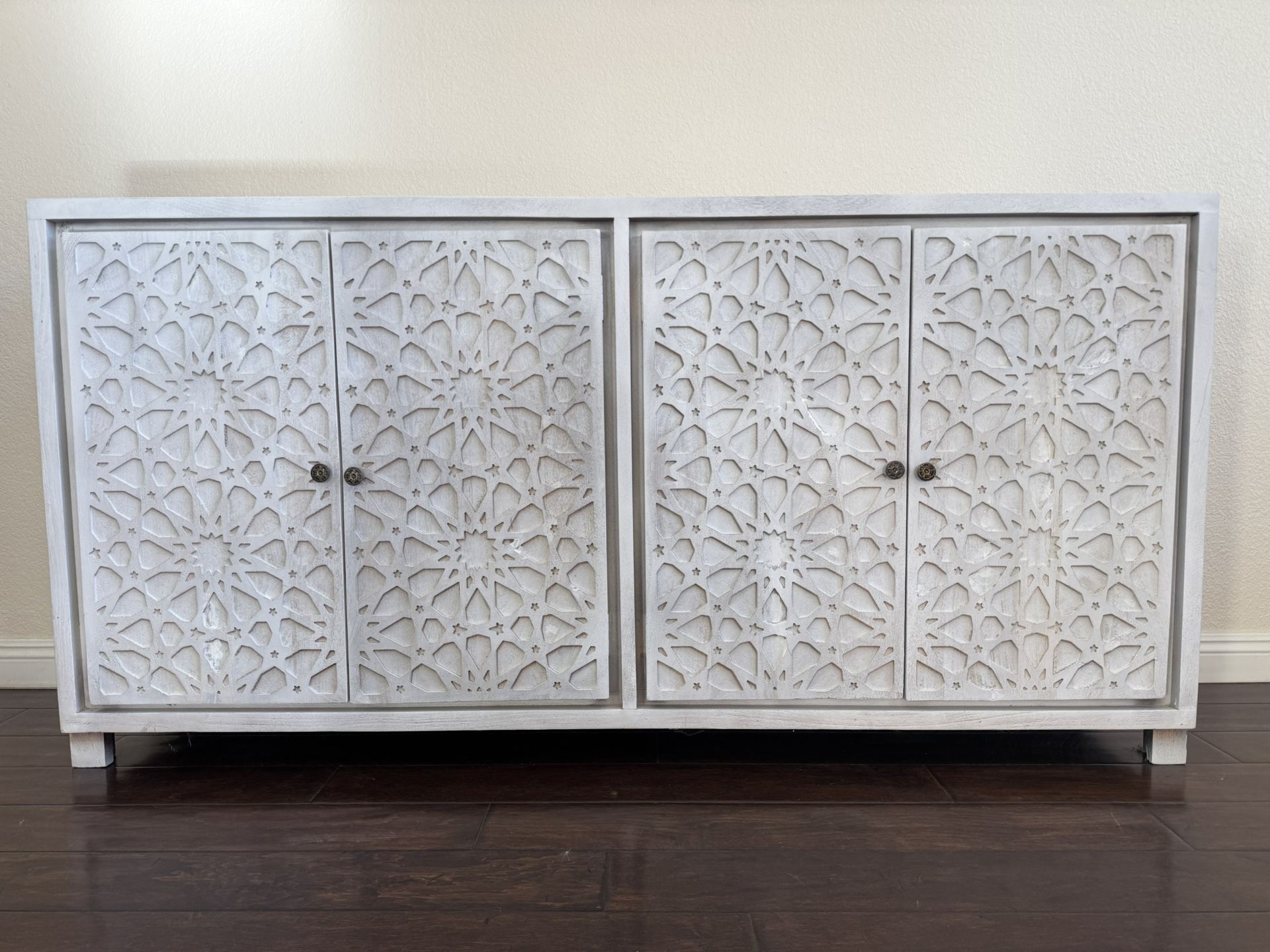 White wooden Buffet for Sale in Las Vegas, NV - OfferUp