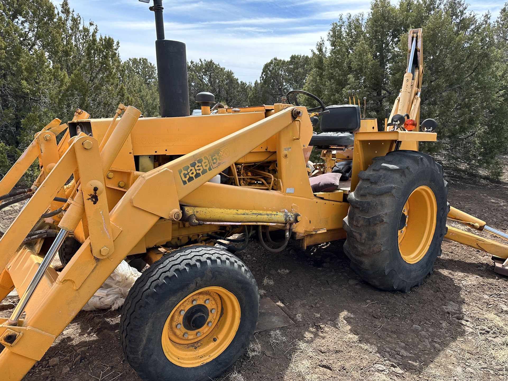 Tractor CASE 580B Construction king for Sale in Flagstaff, AZ - OfferUp