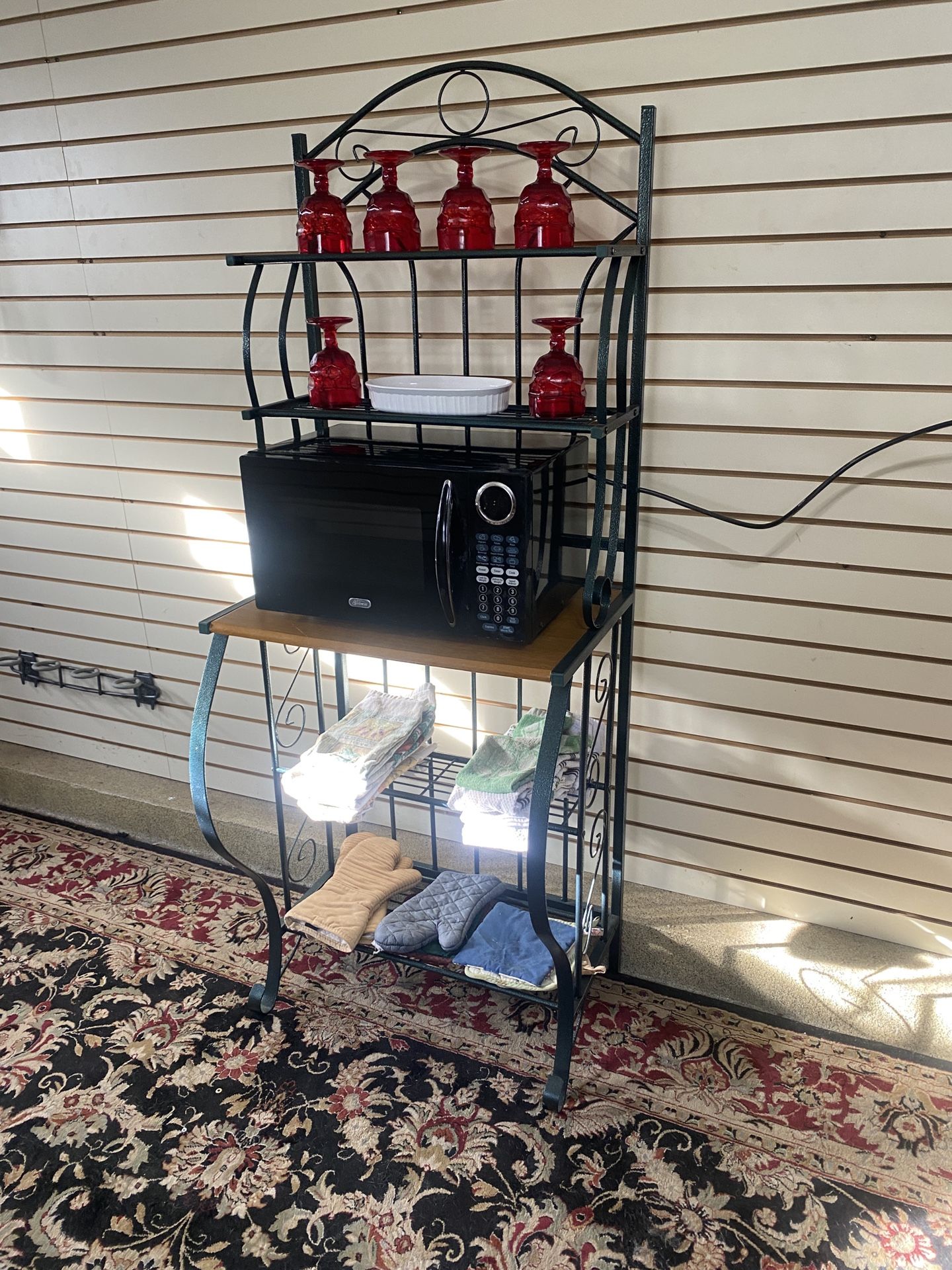 Beautiful Stylish Bakers Rack for Sale in Agawam, MA - OfferUp