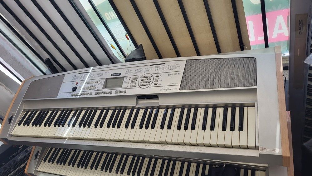 Yamaha DGX-500 digital Piano for Sale in San Diego, CA - OfferUp