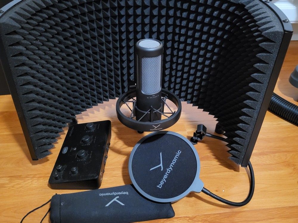 Pro Grade Mic Setup (Beyerdynamic M90 Creative A3 USB C) for Sale in ...