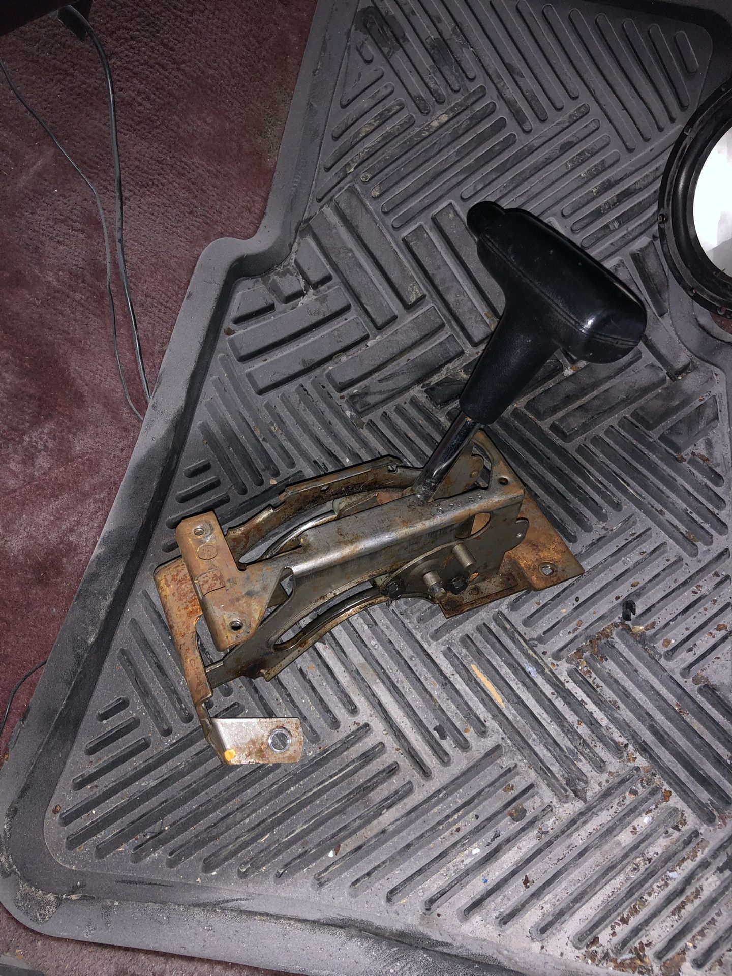 G-body floor shifter for Sale in Weldon Spring, MO - OfferUp