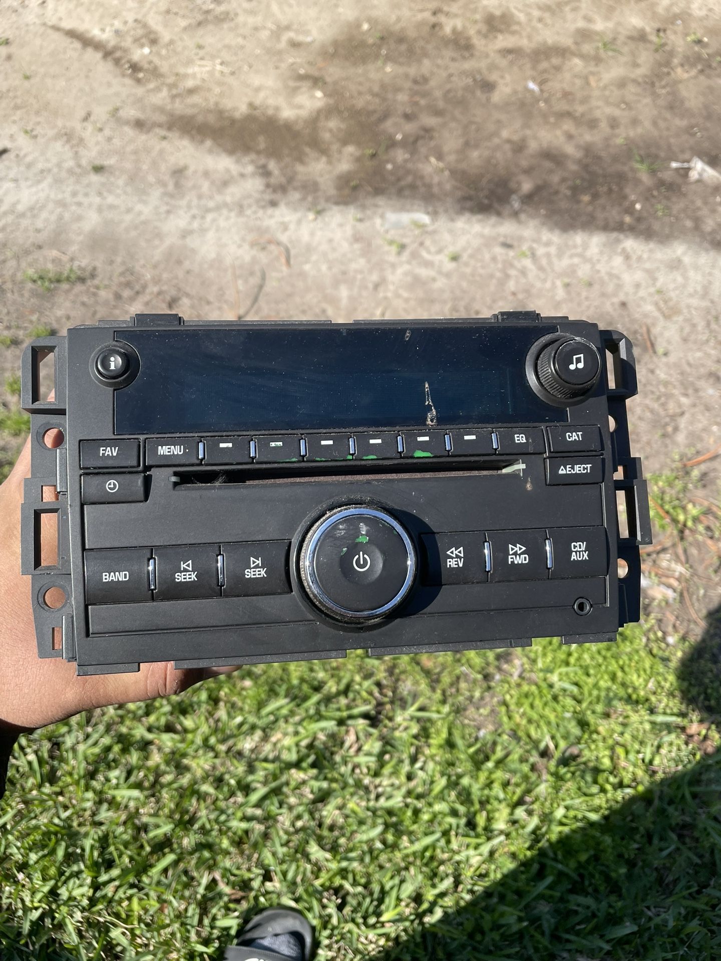 ‘09 Silverado Stock Radio for Sale in Houston, TX - OfferUp