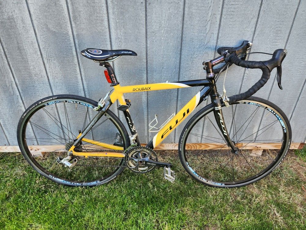 Fuji Roubaix Road Bike 49cm for Sale in Phoenix, AZ - OfferUp