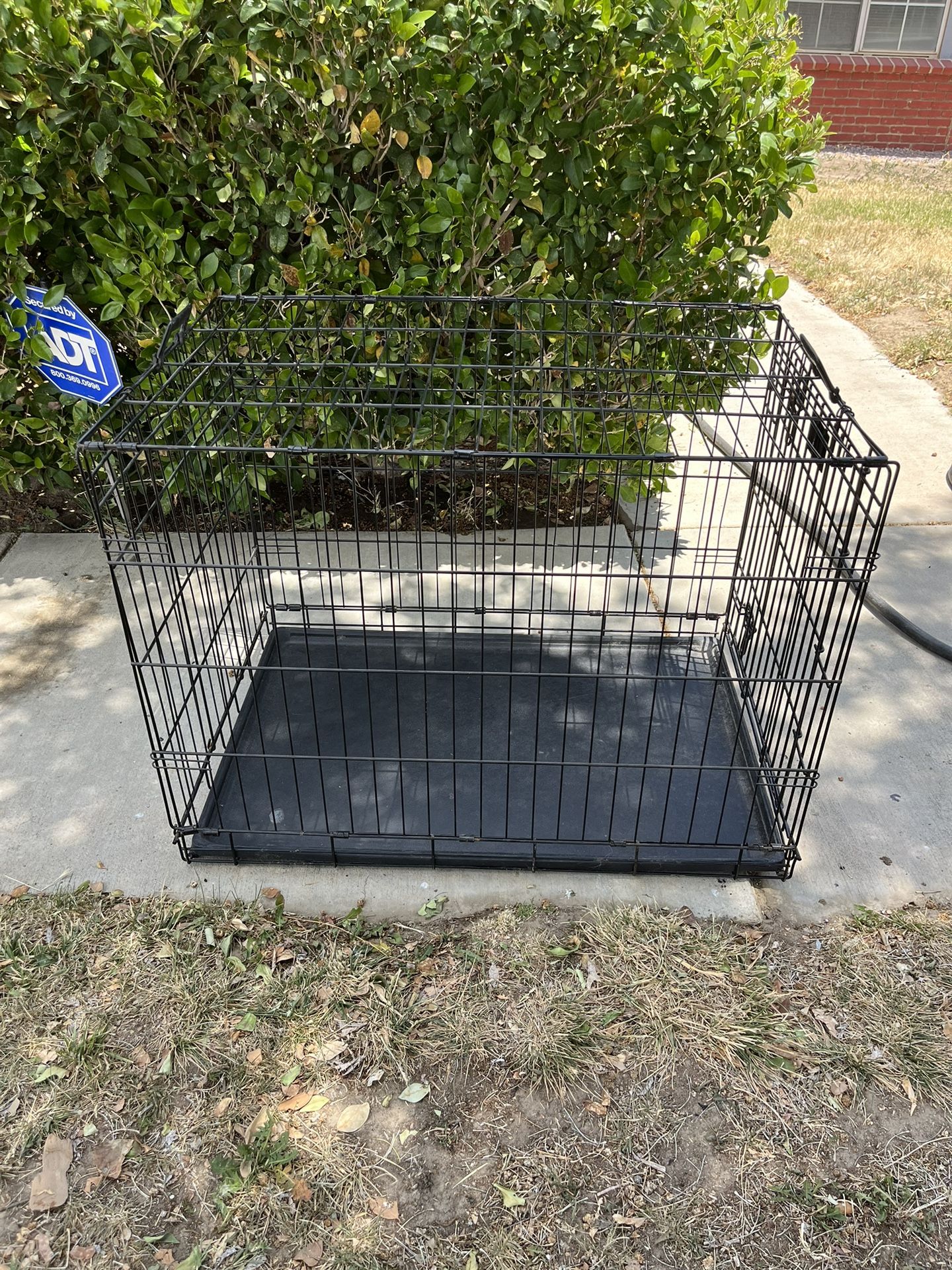 DOG CRATE for Sale in Lancaster, CA - OfferUp