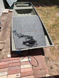 12ft Jon Boat W/ Deck for Sale in Pasadena, TX - OfferUp