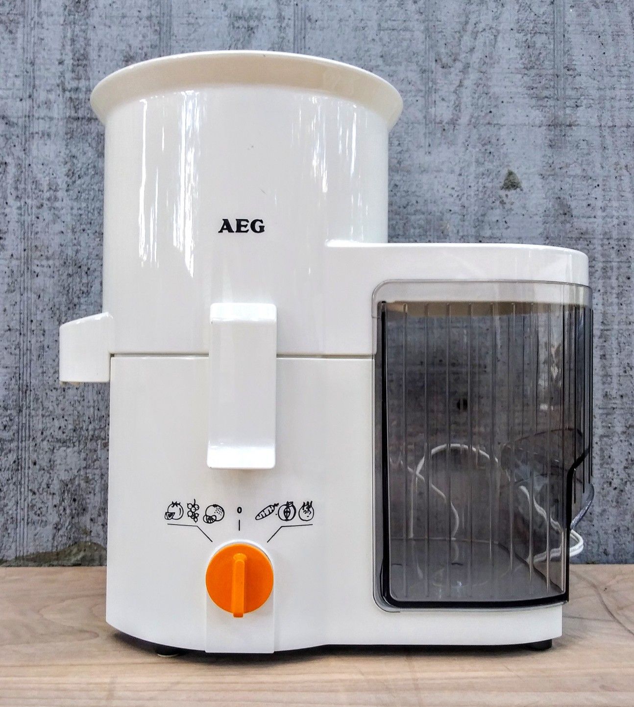 AEG Juice Extractor Model: ESF 103 Electronic for Sale in Plant City ...