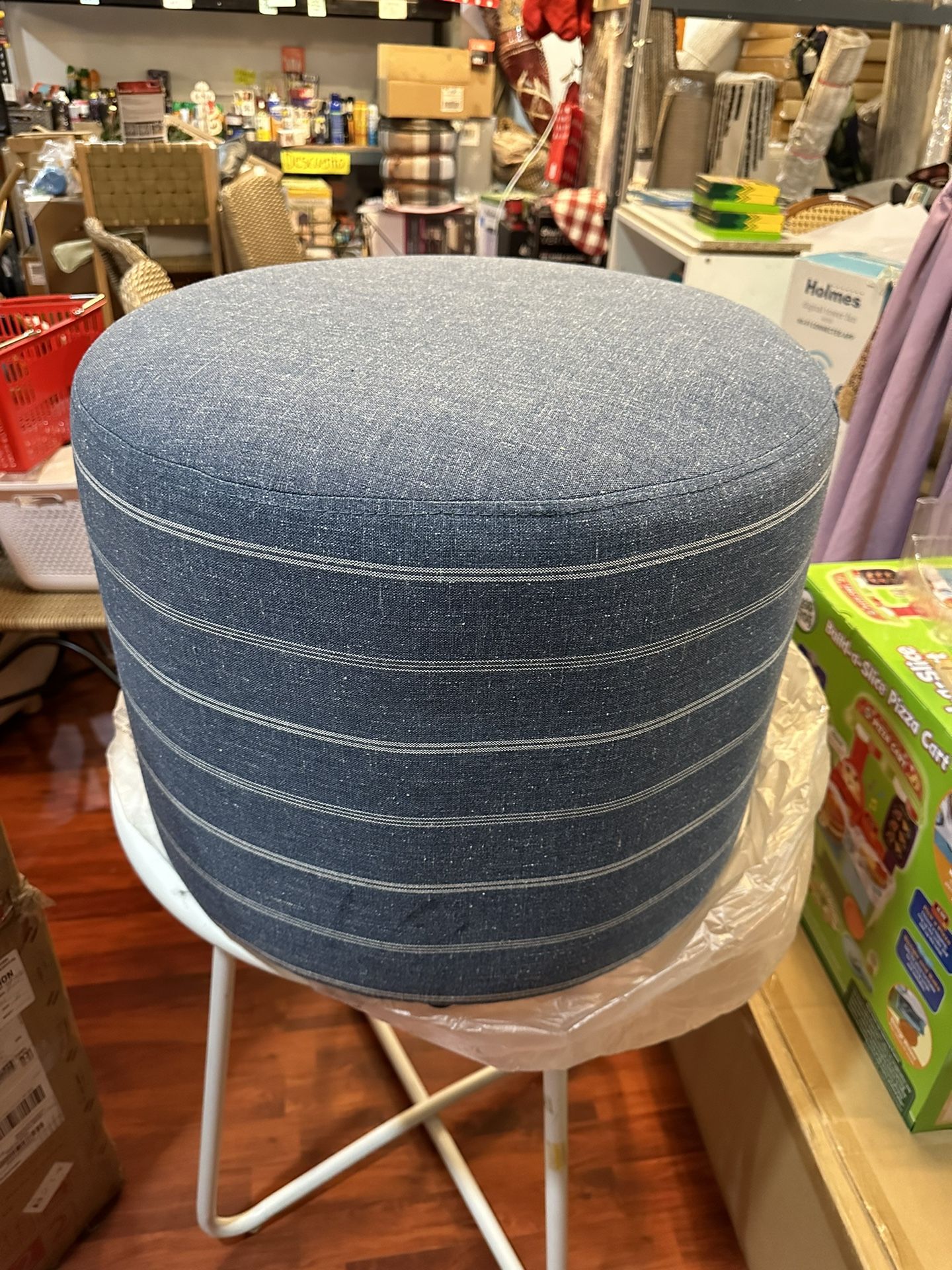 Lynwood upholstered round cube store