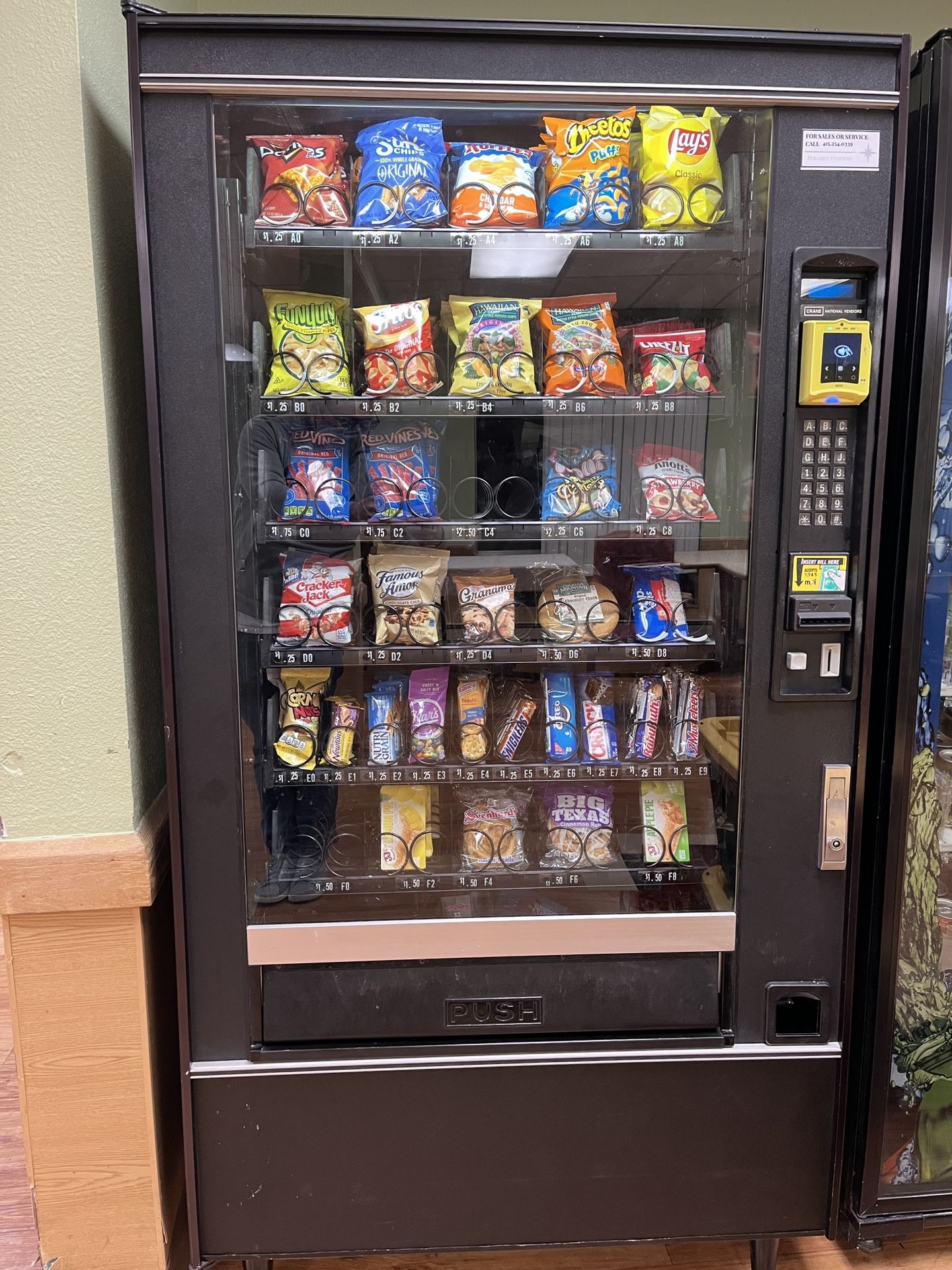 Crane -Snack Vending Machine for Sale in Seattle, WA - OfferUp