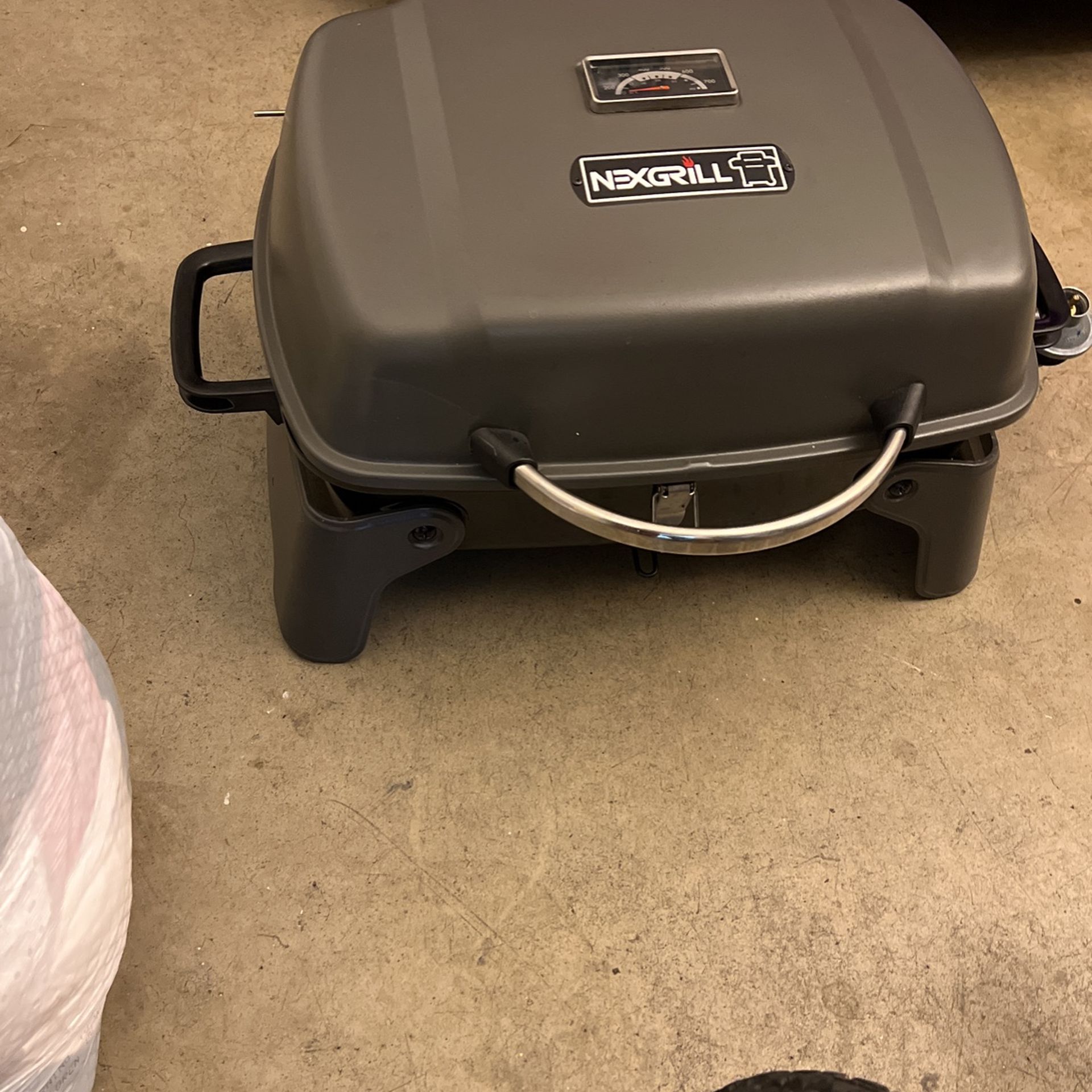 Mobil Grill Including The Little Gas Stank For Free for Sale in San ...